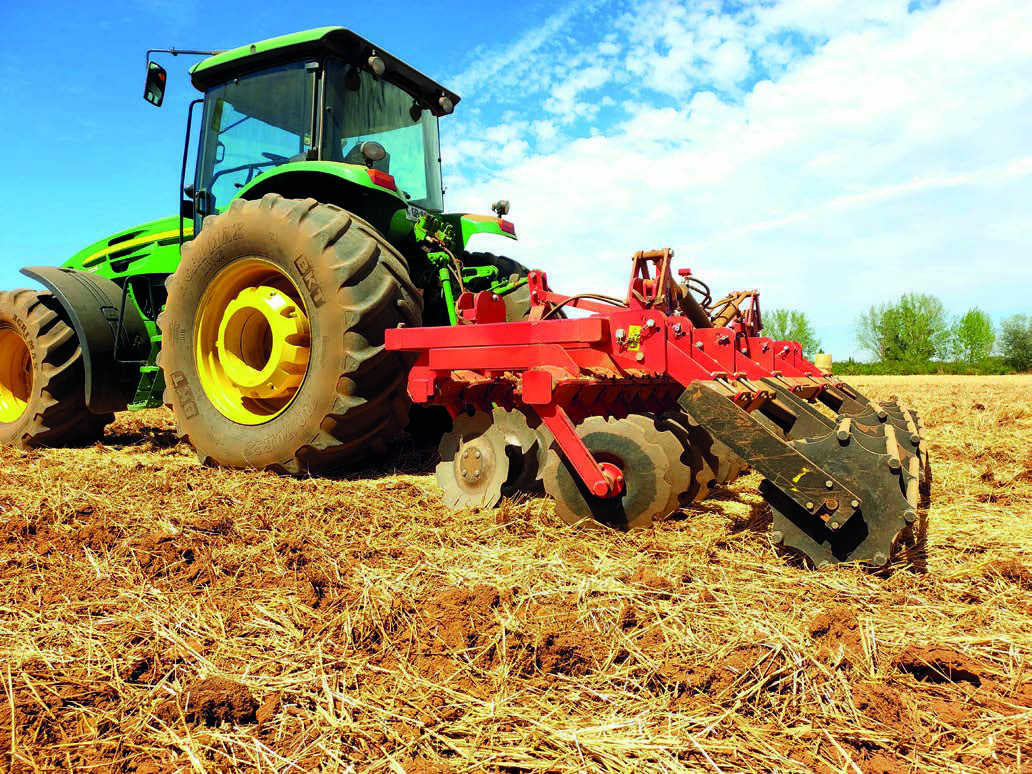 Incorporación de rastrojos con rastra